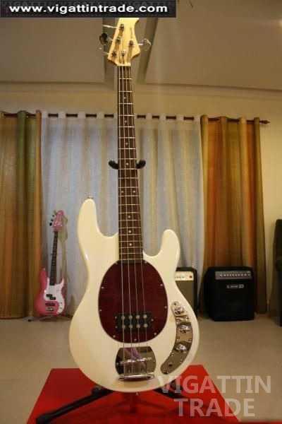 Bass Guitar Fernando Almost New - Vigattin Trade